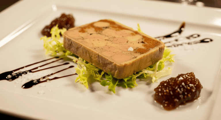 Terrine de foie gras poêlée : une entrée chic et savoureuse